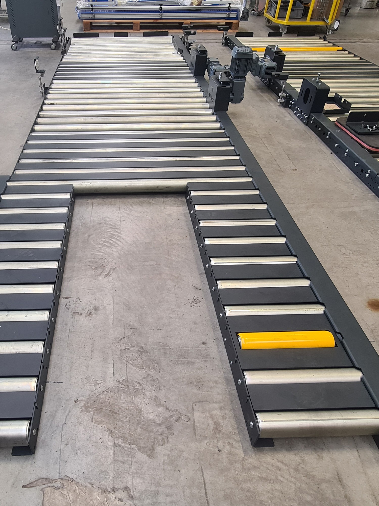 Pallet conveying | Conveyors | MG Tech